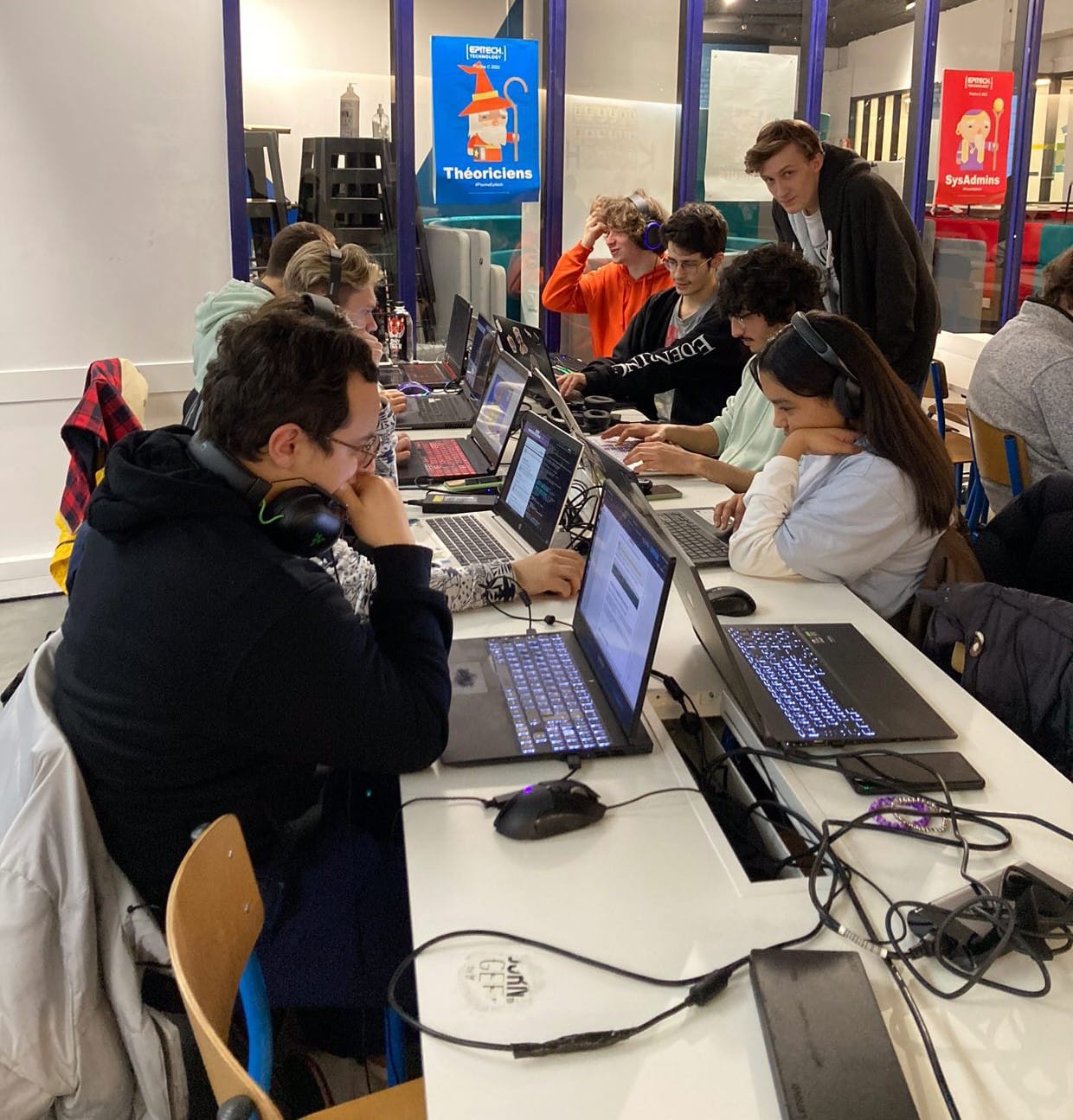 Les Tek2 d'Epitech plongent dans la Piscine Paradigmes pour apprendre ...